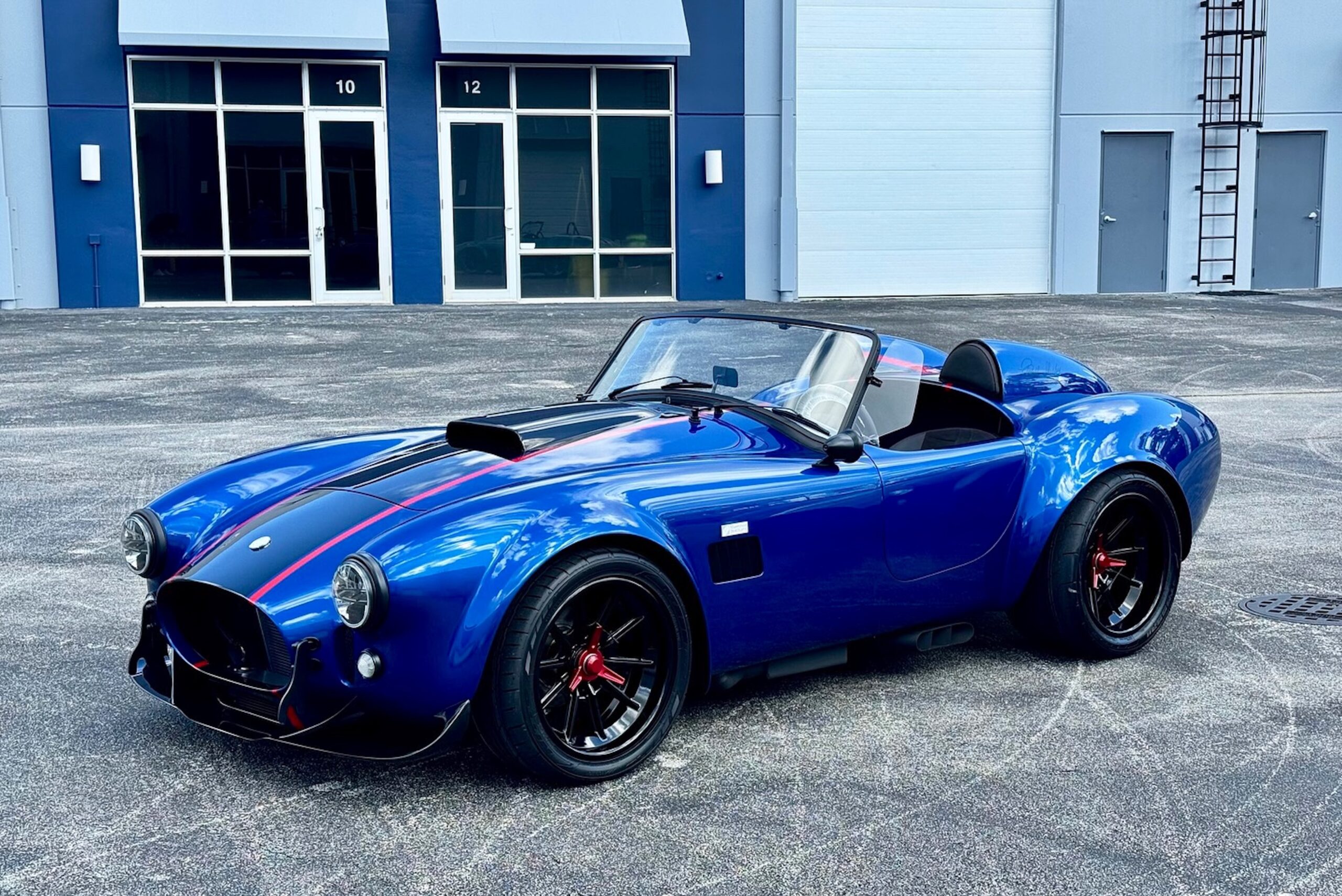 SEMA 2025: Superformance Godzilla Cobra Packs 1,000 HP